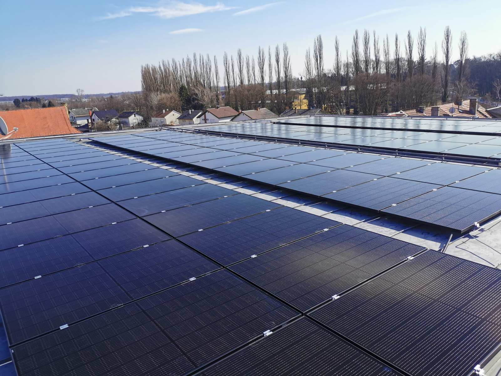 Grad Valpovo - POSTAVLJENI FOTOPANELI NA CENTRU KULTURE